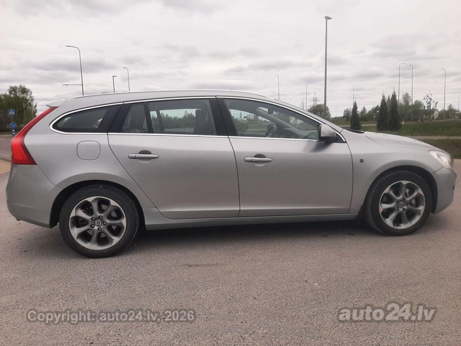 Pelēks Volvo V60 2011 Tartu, ar dzinēja tilpumu 2.40 L un nobraukumu 252 tūkst. km par 7200 €, foto 10 vietnē AUTOMOTO.COM.LV