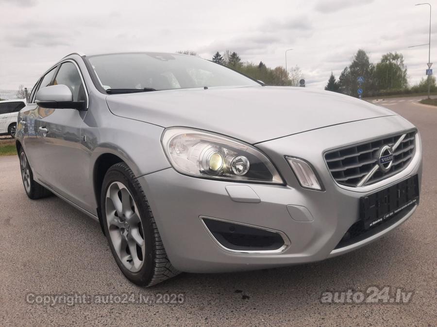 Pelēks Volvo V60 2011 Tartu, ar dzinēja tilpumu 2.40 L un nobraukumu 252 tūkst. km par 7200 €, foto 11 vietnē AUTOMOTO.COM.LV