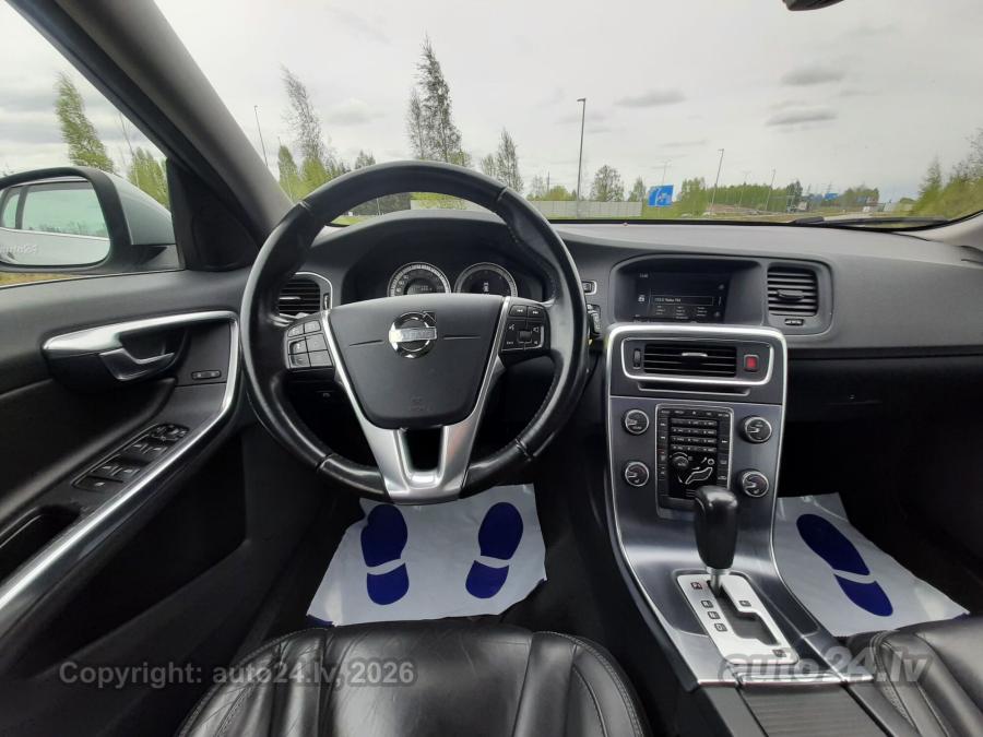 Pelēks Volvo V60 2011 Tartu, ar dzinēja tilpumu 2.40 L un nobraukumu 252 tūkst. km par 7200 €, foto 14 vietnē AUTOMOTO.COM.LV