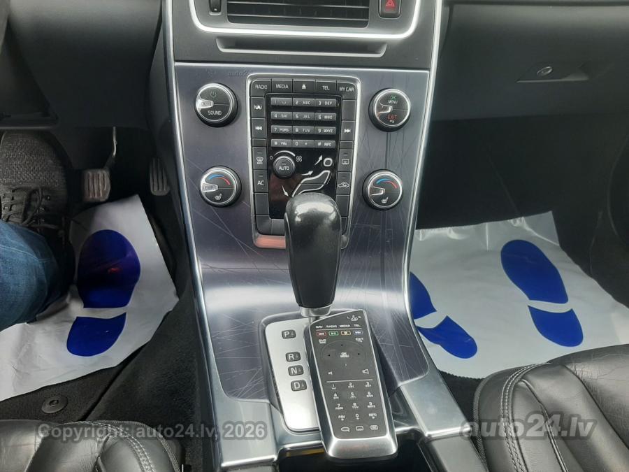 Pelēks Volvo V60 2011 Tartu, ar dzinēja tilpumu 2.40 L un nobraukumu 252 tūkst. km par 7200 €, foto 17 vietnē AUTOMOTO.COM.LV