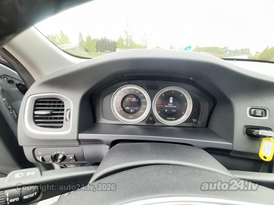 Pelēks Volvo V60 2011 Tartu, ar dzinēja tilpumu 2.40 L un nobraukumu 252 tūkst. km par 7200 €, foto 18 vietnē AUTOMOTO.COM.LV
