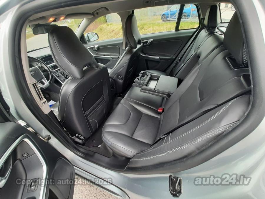 Pelēks Volvo V60 2011 Tartu, ar dzinēja tilpumu 2.40 L un nobraukumu 252 tūkst. km par 7200 €, foto 19 vietnē AUTOMOTO.COM.LV