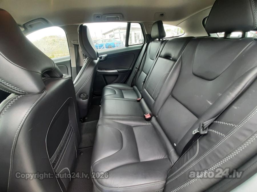 Pelēks Volvo V60 2011 Tartu, ar dzinēja tilpumu 2.40 L un nobraukumu 252 tūkst. km par 7200 €, foto 20 vietnē AUTOMOTO.COM.LV