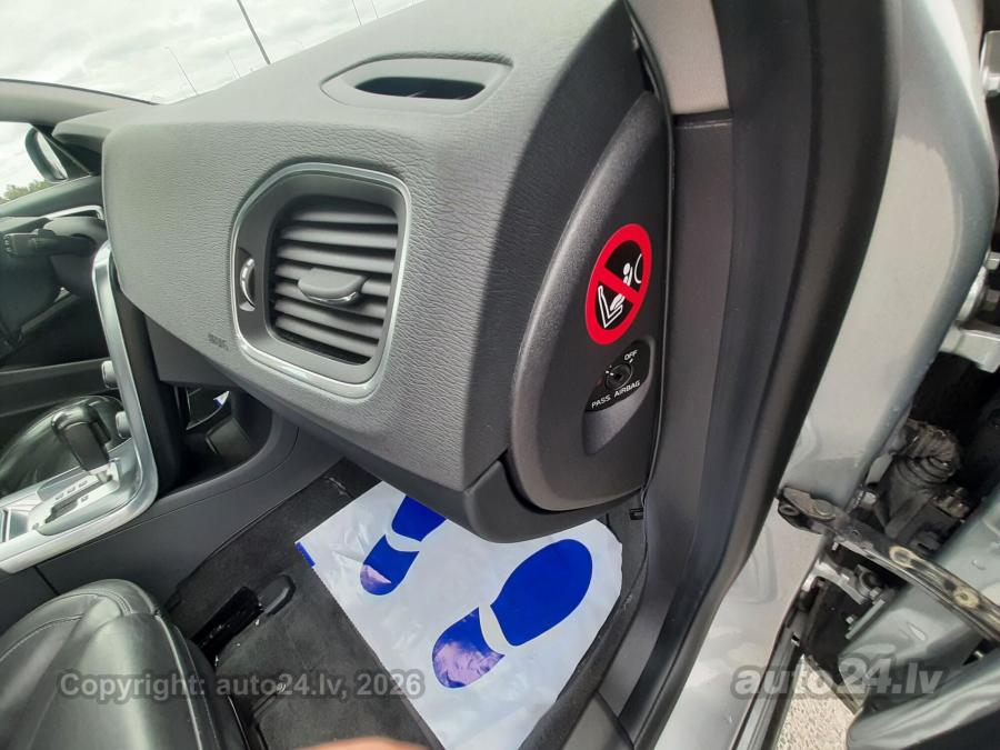 Pelēks Volvo V60 2011 Tartu, ar dzinēja tilpumu 2.40 L un nobraukumu 252 tūkst. km par 7200 €, foto 23 vietnē AUTOMOTO.COM.LV