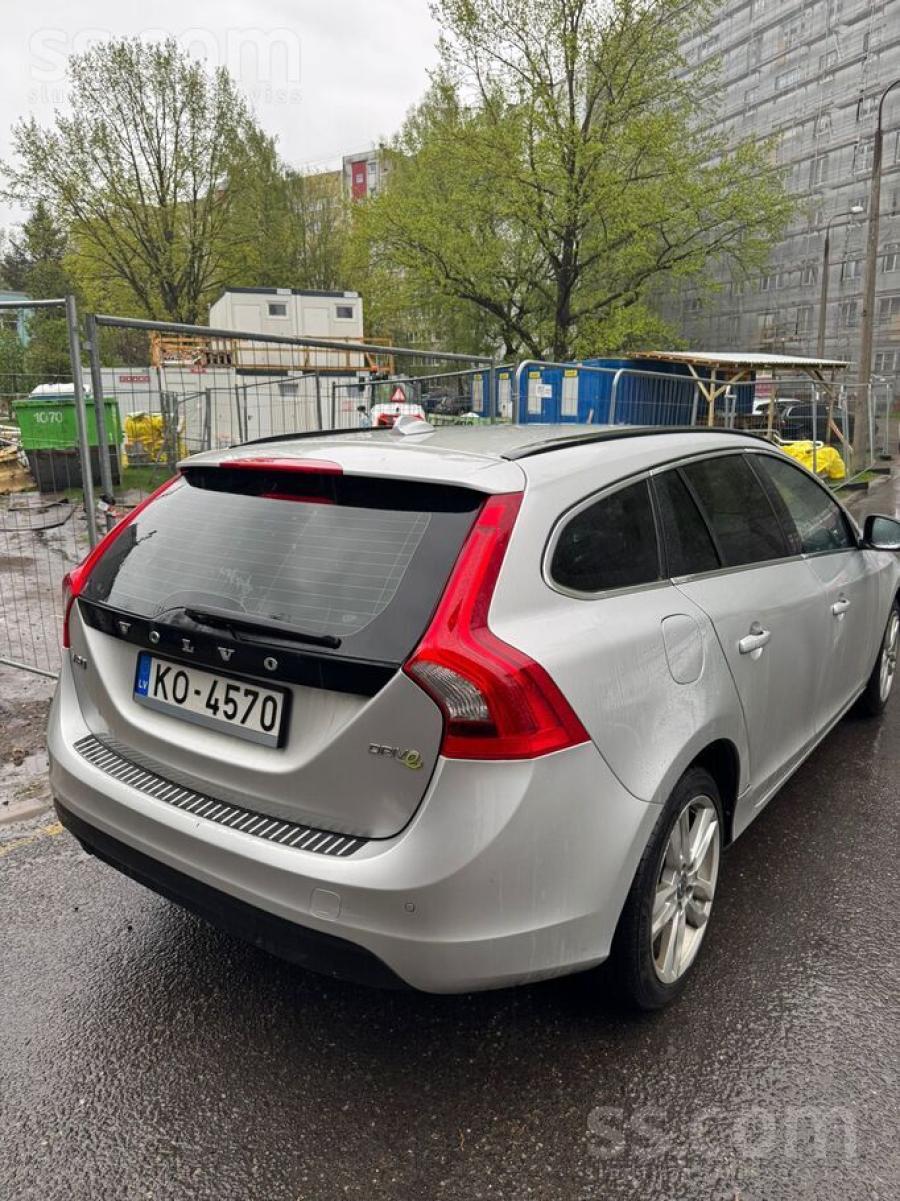 Grey Volvo V60 2011 in Riga, with an engine capacity of 1.60 L and mileage of 310 thousand km for 3900 €, photo 1 on AUTOMOTO.COM.LV