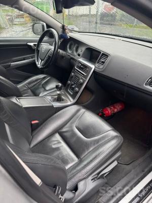 Grey Volvo V60 2011 in Riga, with an engine capacity of 1.60 L and mileage of 310 thousand km for 3900 €, photo 4 on AUTOMOTO.COM.LV