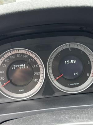 Grey Volvo V60 2011 in Riga, with an engine capacity of 1.60 L and mileage of 310 thousand km for 3900 €, photo 9 on AUTOMOTO.COM.LV