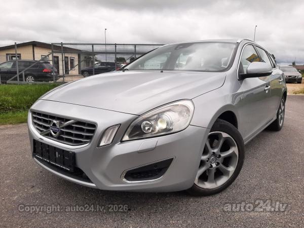 Pelēks Volvo V60 2011 Tartu, ar dzinēja tilpumu 2.40 L un nobraukumu 252 tūkst. km par 6990 €, foto 2 vietnē AUTOMOTO.COM.LV