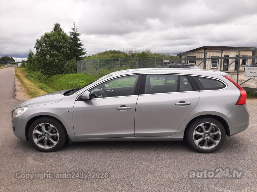 Pelēks Volvo V60 2011 Tartu, ar dzinēja tilpumu 2.40 L un nobraukumu 252 tūkst. km par 6990 €, foto 4 vietnē AUTOMOTO.COM.LV
