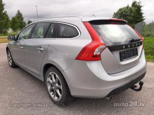 Pelēks Volvo V60 2011 Tartu, ar dzinēja tilpumu 2.40 L un nobraukumu 252 tūkst. km par 6990 €, foto 5 vietnē AUTOMOTO.COM.LV