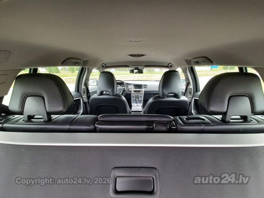 Pelēks Volvo V60 2011 Tartu, ar dzinēja tilpumu 2.40 L un nobraukumu 252 tūkst. km par 6990 €, foto 6 vietnē AUTOMOTO.COM.LV