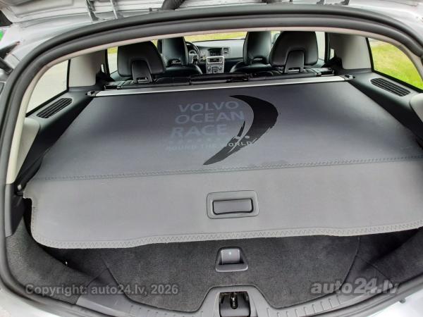 Pelēks Volvo V60 2011 Tartu, ar dzinēja tilpumu 2.40 L un nobraukumu 252 tūkst. km par 6990 €, foto 6 vietnē AUTOMOTO.COM.LV