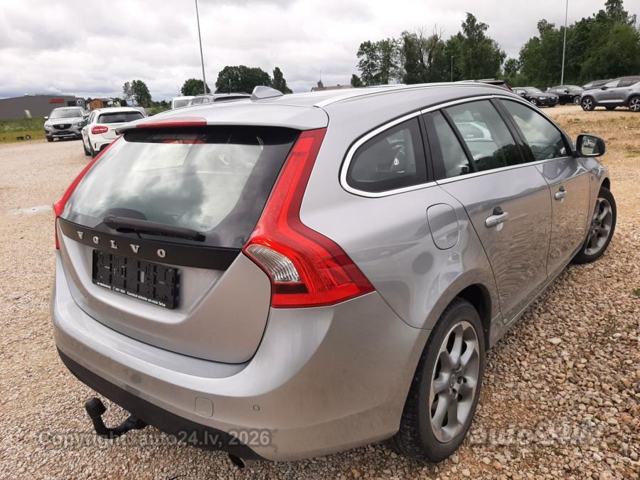 Pelēks Volvo V60 2011 Tartu, ar dzinēja tilpumu 2.40 L un nobraukumu 252 tūkst. km par 6990 €, foto 10 vietnē AUTOMOTO.COM.LV