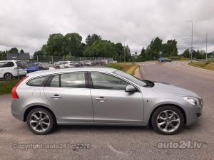 Pelēks Volvo V60 2011 Tartu, ar dzinēja tilpumu 2.40 L un nobraukumu 252 tūkst. km par 6990 €, foto 11 vietnē AUTOMOTO.COM.LV