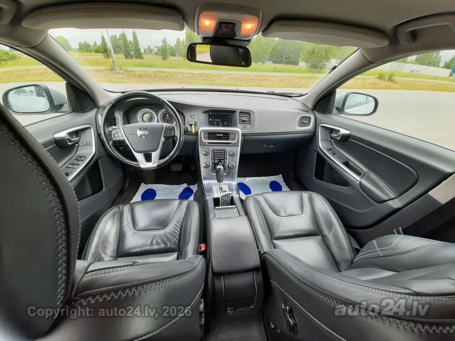 Pelēks Volvo V60 2011 Tartu, ar dzinēja tilpumu 2.40 L un nobraukumu 252 tūkst. km par 6990 €, foto 13 vietnē AUTOMOTO.COM.LV