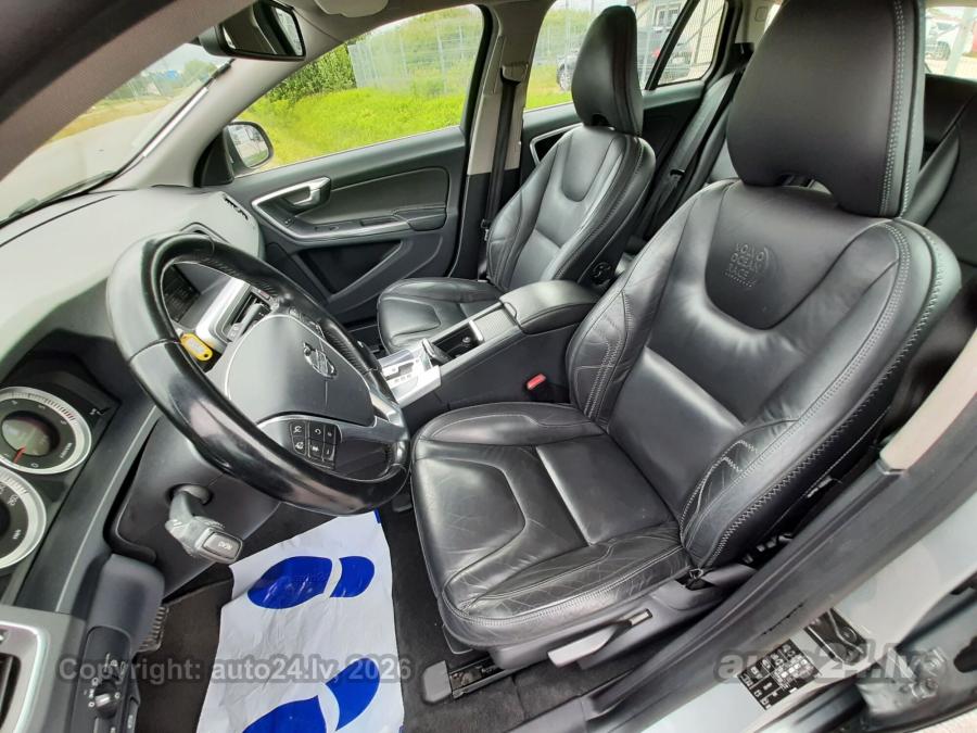Pelēks Volvo V60 2011 Tartu, ar dzinēja tilpumu 2.40 L un nobraukumu 252 tūkst. km par 6990 €, foto 17 vietnē AUTOMOTO.COM.LV