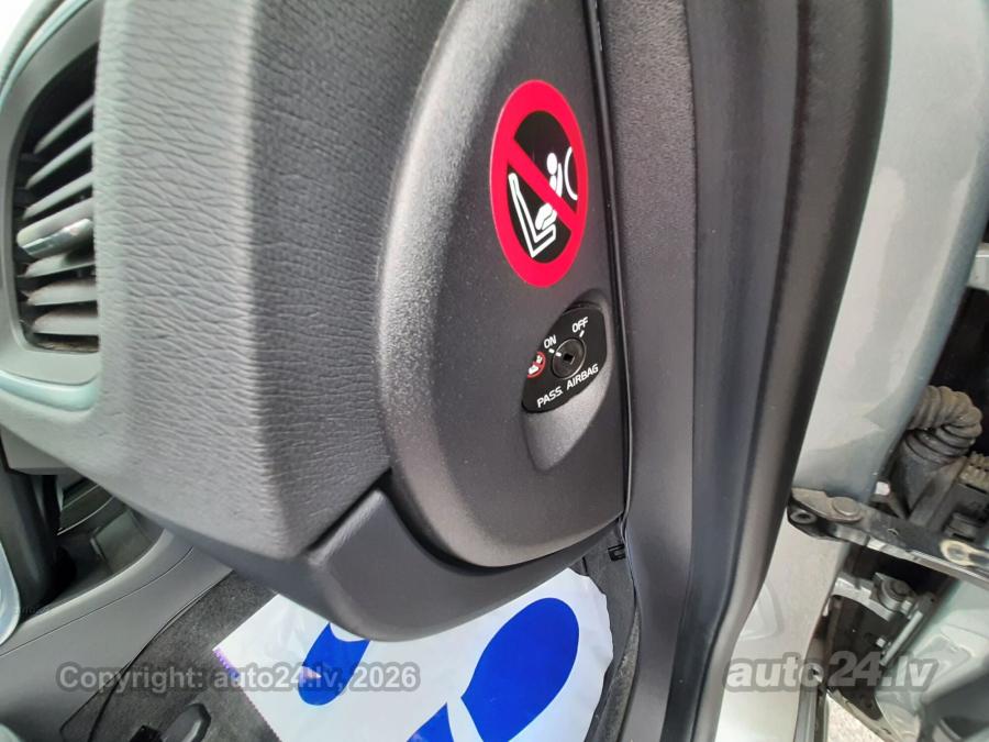 Pelēks Volvo V60 2011 Tartu, ar dzinēja tilpumu 2.40 L un nobraukumu 252 tūkst. km par 6990 €, foto 18 vietnē AUTOMOTO.COM.LV