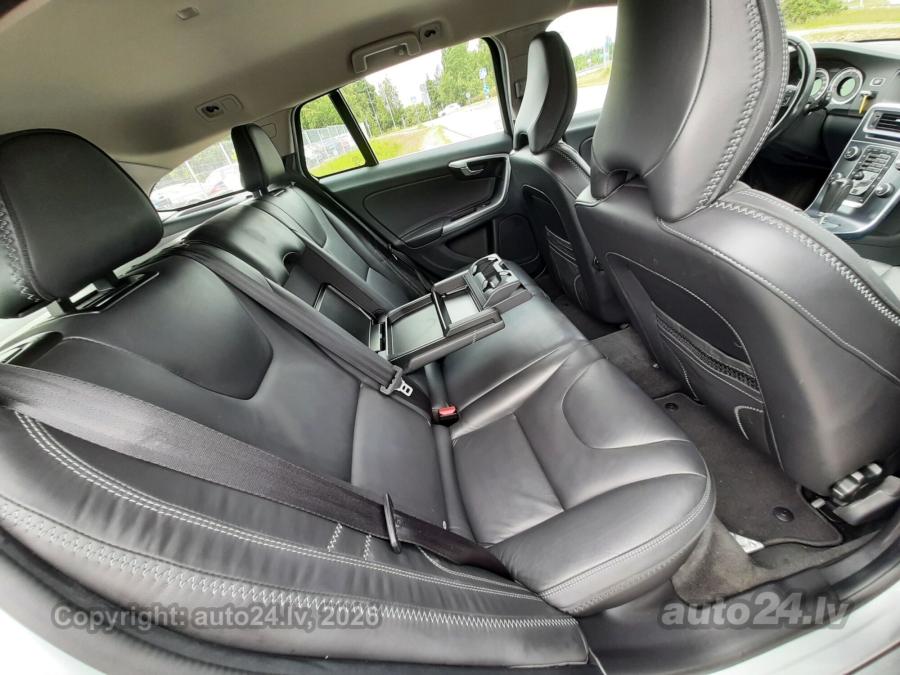 Pelēks Volvo V60 2011 Tartu, ar dzinēja tilpumu 2.40 L un nobraukumu 252 tūkst. km par 6990 €, foto 19 vietnē AUTOMOTO.COM.LV
