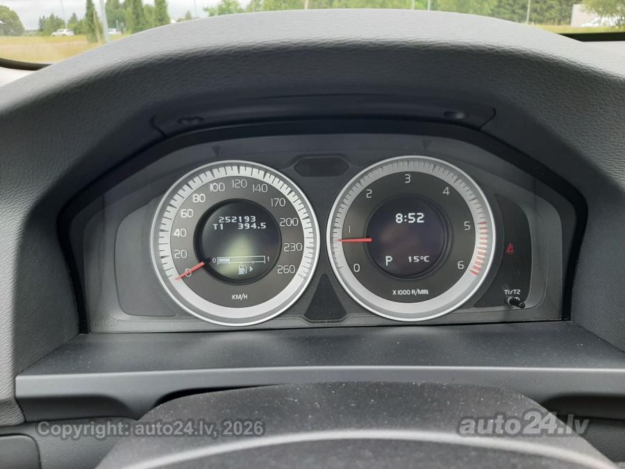 Pelēks Volvo V60 2011 Tartu, ar dzinēja tilpumu 2.40 L un nobraukumu 252 tūkst. km par 6990 €, foto 22 vietnē AUTOMOTO.COM.LV