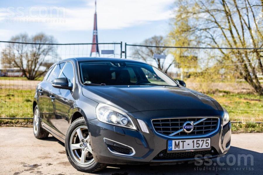 Pelēks Volvo V60 2011 Rīga, ar dzinēja tilpumu 2.00 L un nobraukumu 303 tūkst. km par 6290 €, foto 3 vietnē AUTOMOTO.COM.LV