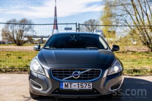 Pelēks Volvo V60 2011 Rīga, ar dzinēja tilpumu 2.00 L un nobraukumu 303 tūkst. km par 6290 €, foto 4 vietnē AUTOMOTO.COM.LV