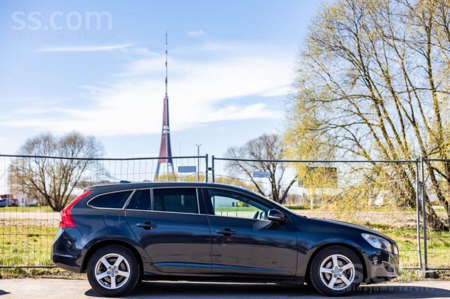 Pelēks Volvo V60 2011 Rīga, ar dzinēja tilpumu 2.00 L un nobraukumu 303 tūkst. km par 6290 €, foto 6 vietnē AUTOMOTO.COM.LV