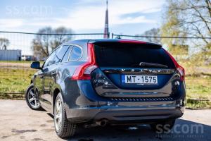 Pelēks Volvo V60 2011 Rīga, ar dzinēja tilpumu 2.00 L un nobraukumu 303 tūkst. km par 6290 €, foto 7 vietnē AUTOMOTO.COM.LV