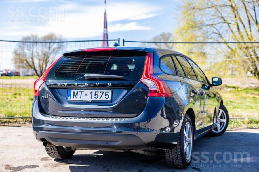 Pelēks Volvo V60 2011 Rīga, ar dzinēja tilpumu 2.00 L un nobraukumu 303 tūkst. km par 6290 €, foto 8 vietnē AUTOMOTO.COM.LV