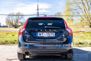Pelēks Volvo V60 2011 Rīga, ar dzinēja tilpumu 2.00 L un nobraukumu 303 tūkst. km par 6290 €, foto 9 vietnē AUTOMOTO.COM.LV