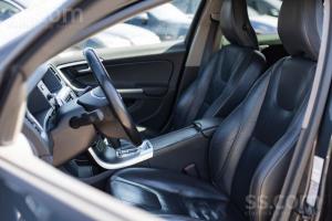 Pelēks Volvo V60 2011 Rīga, ar dzinēja tilpumu 2.00 L un nobraukumu 303 tūkst. km par 6290 €, foto 12 vietnē AUTOMOTO.COM.LV