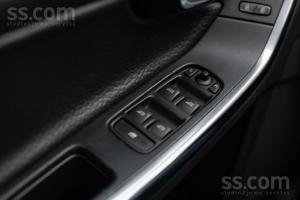 Pelēks Volvo V60 2011 Rīga, ar dzinēja tilpumu 2.00 L un nobraukumu 303 tūkst. km par 6290 €, foto 14 vietnē AUTOMOTO.COM.LV