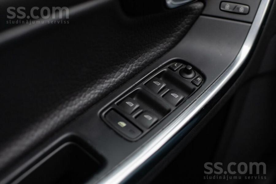 Pelēks Volvo V60 2011 Rīga, ar dzinēja tilpumu 2.00 L un nobraukumu 303 tūkst. km par 6290 €, foto 14 vietnē AUTOMOTO.COM.LV