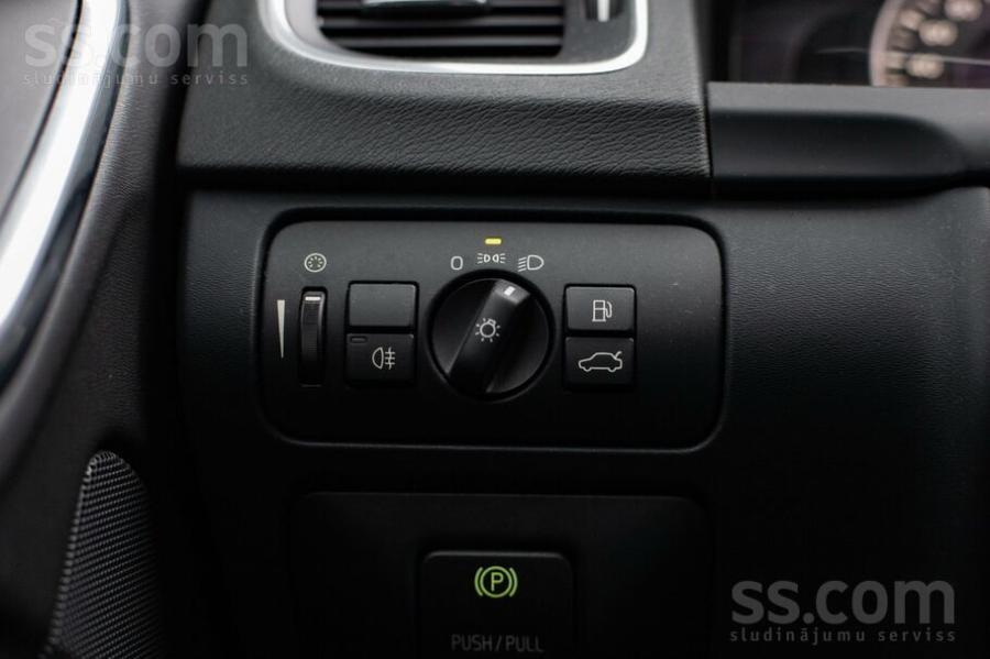 Pelēks Volvo V60 2011 Rīga, ar dzinēja tilpumu 2.00 L un nobraukumu 303 tūkst. km par 6290 €, foto 15 vietnē AUTOMOTO.COM.LV