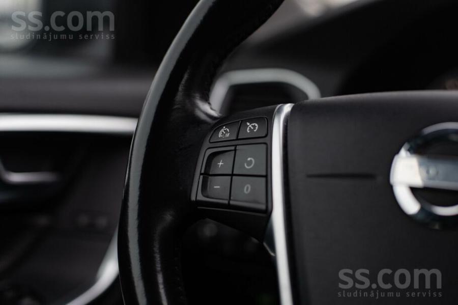 Pelēks Volvo V60 2011 Rīga, ar dzinēja tilpumu 2.00 L un nobraukumu 303 tūkst. km par 6290 €, foto 16 vietnē AUTOMOTO.COM.LV