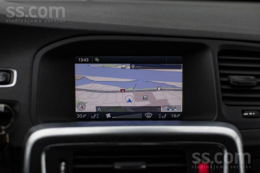 Pelēks Volvo V60 2011 Rīga, ar dzinēja tilpumu 2.00 L un nobraukumu 303 tūkst. km par 6290 €, foto 20 vietnē AUTOMOTO.COM.LV