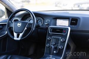 Pelēks Volvo V60 2011 Rīga, ar dzinēja tilpumu 2.00 L un nobraukumu 303 tūkst. km par 6290 €, foto 25 vietnē AUTOMOTO.COM.LV