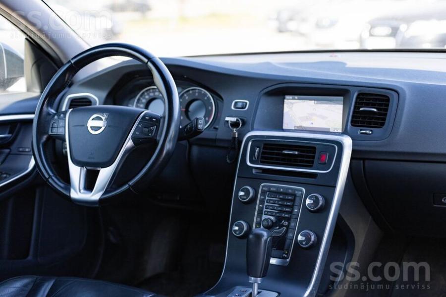 Pelēks Volvo V60 2011 Rīga, ar dzinēja tilpumu 2.00 L un nobraukumu 303 tūkst. km par 6290 €, foto 25 vietnē AUTOMOTO.COM.LV