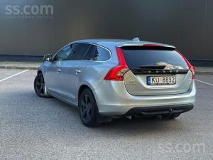 Pelēks Volvo V60 2011 Rīga, ar dzinēja tilpumu 2.00 L un nobraukumu 275 tūkst. km par 3200 €, foto 4 vietnē AUTOMOTO.COM.LV