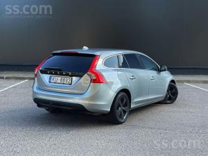 Pelēks Volvo V60 2011 Rīga, ar dzinēja tilpumu 2.00 L un nobraukumu 275 tūkst. km par 3200 €, foto 5 vietnē AUTOMOTO.COM.LV