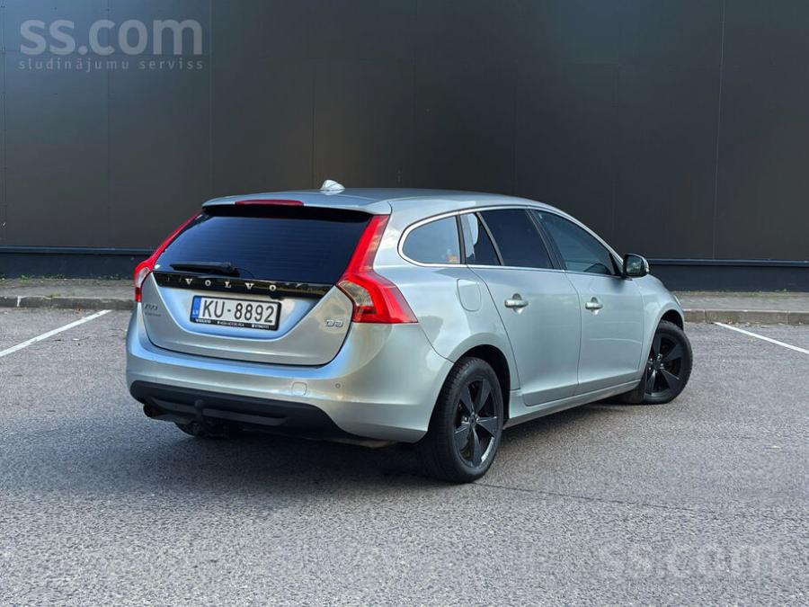Pelēks Volvo V60 2011 Rīga, ar dzinēja tilpumu 2.00 L un nobraukumu 275 tūkst. km par 3200 €, foto 5 vietnē AUTOMOTO.COM.LV