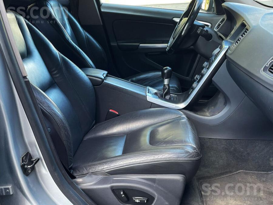 Pelēks Volvo V60 2011 Rīga, ar dzinēja tilpumu 2.00 L un nobraukumu 275 tūkst. km par 3200 €, foto 6 vietnē AUTOMOTO.COM.LV