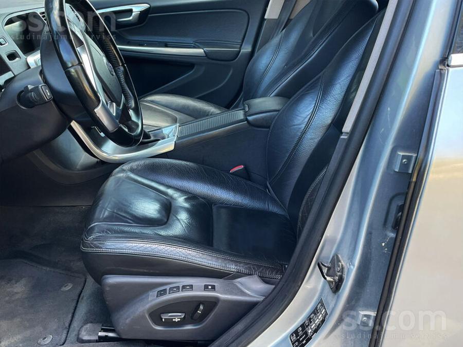 Pelēks Volvo V60 2011 Rīga, ar dzinēja tilpumu 2.00 L un nobraukumu 275 tūkst. km par 3200 €, foto 7 vietnē AUTOMOTO.COM.LV