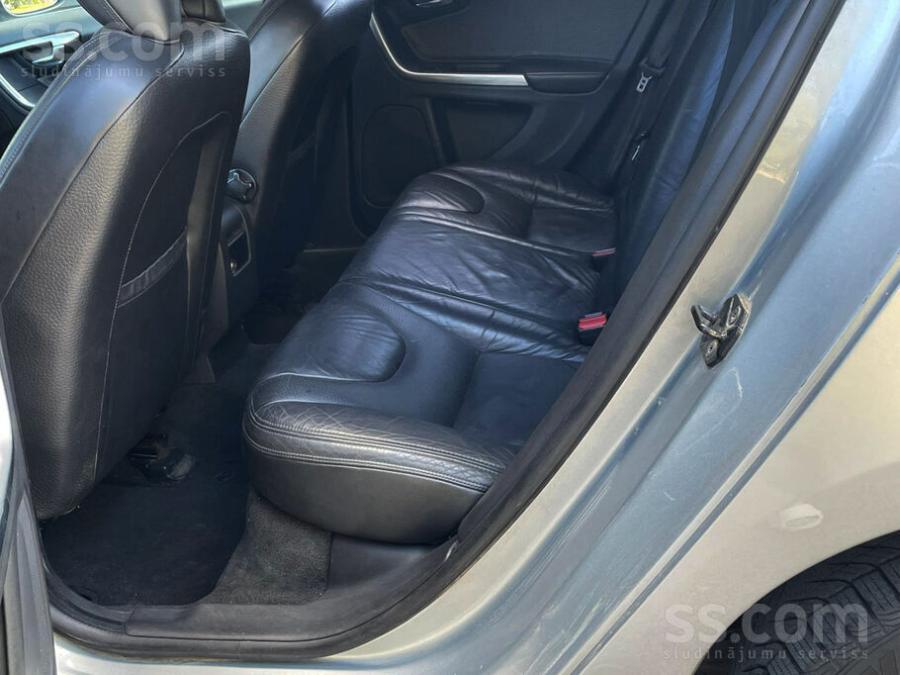 Pelēks Volvo V60 2011 Rīga, ar dzinēja tilpumu 2.00 L un nobraukumu 275 tūkst. km par 3200 €, foto 9 vietnē AUTOMOTO.COM.LV