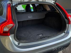 Pelēks Volvo V60 2011 Rīga, ar dzinēja tilpumu 2.00 L un nobraukumu 275 tūkst. km par 3200 €, foto 10 vietnē AUTOMOTO.COM.LV