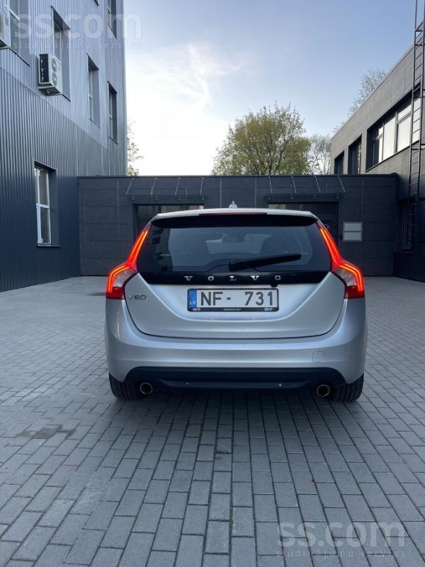 Grey Volvo V60 2011 in Riga, with an engine capacity of 2.40 L and mileage of 285 thousand km for 4900 €, photo 6 on AUTOMOTO.COM.LV
