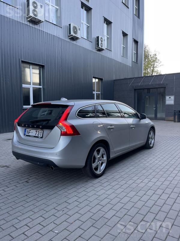 Grey Volvo V60 2011 in Riga, with an engine capacity of 2.40 L and mileage of 285 thousand km for 4900 €, photo 7 on AUTOMOTO.COM.LV