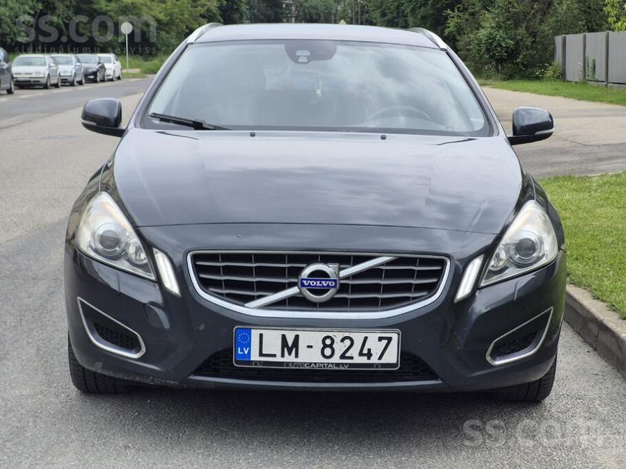 Pelēks Volvo V60 2011 Rīga, ar dzinēja tilpumu 2.00 L un nobraukumu 300 tūkst. km par 4500 €, foto 3 vietnē AUTOMOTO.COM.LV