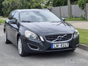 Pelēks Volvo V60 2011 Rīga, ar dzinēja tilpumu 2.00 L un nobraukumu 300 tūkst. km par 4500 €, foto 4 vietnē AUTOMOTO.COM.LV