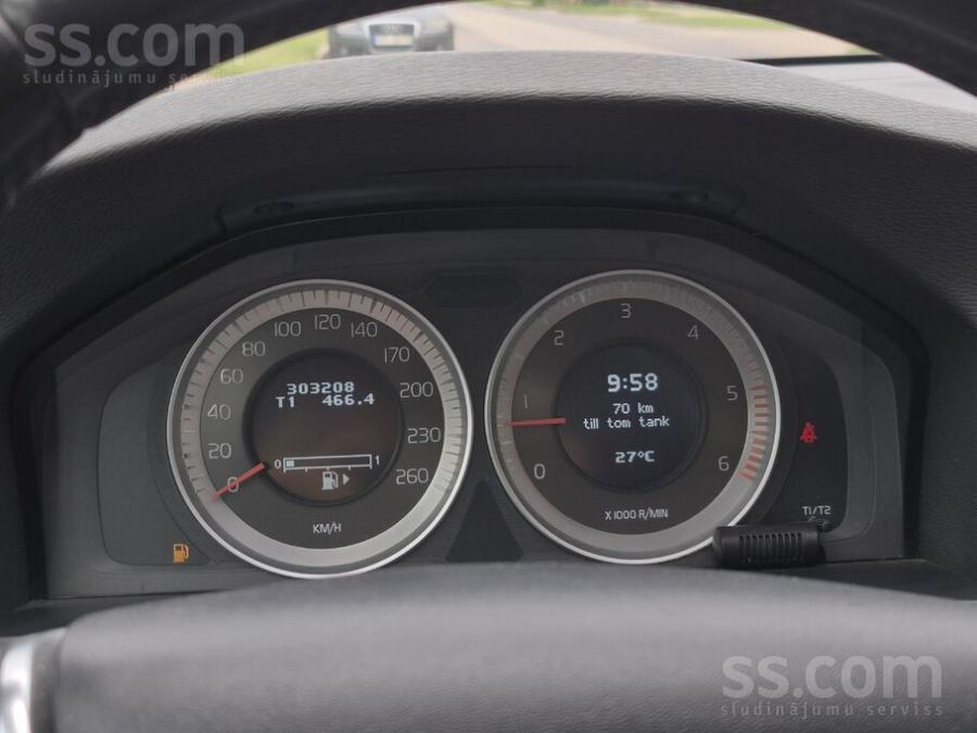 Pelēks Volvo V60 2011 Rīga, ar dzinēja tilpumu 2.00 L un nobraukumu 300 tūkst. km par 4500 €, foto 11 vietnē AUTOMOTO.COM.LV