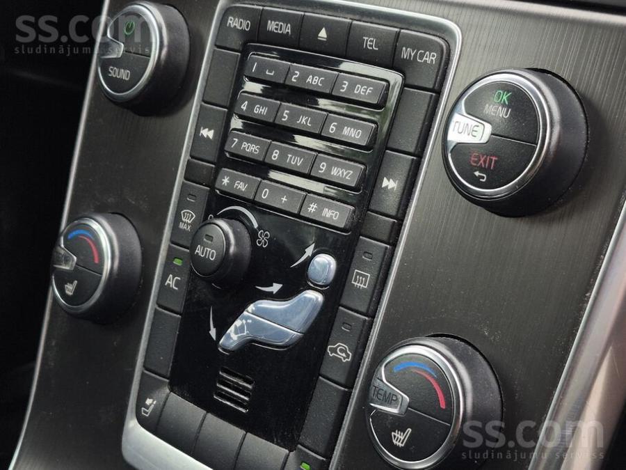 Pelēks Volvo V60 2011 Rīga, ar dzinēja tilpumu 2.00 L un nobraukumu 300 tūkst. km par 4500 €, foto 12 vietnē AUTOMOTO.COM.LV